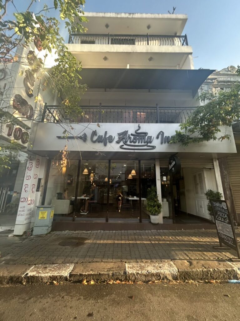 立地もコスパも最強⁉キャンディの中心部に位置するホテル「カフェ アロマ イン (Cafe Aroma Inn)」 | スリランカ観光情報サイト ...